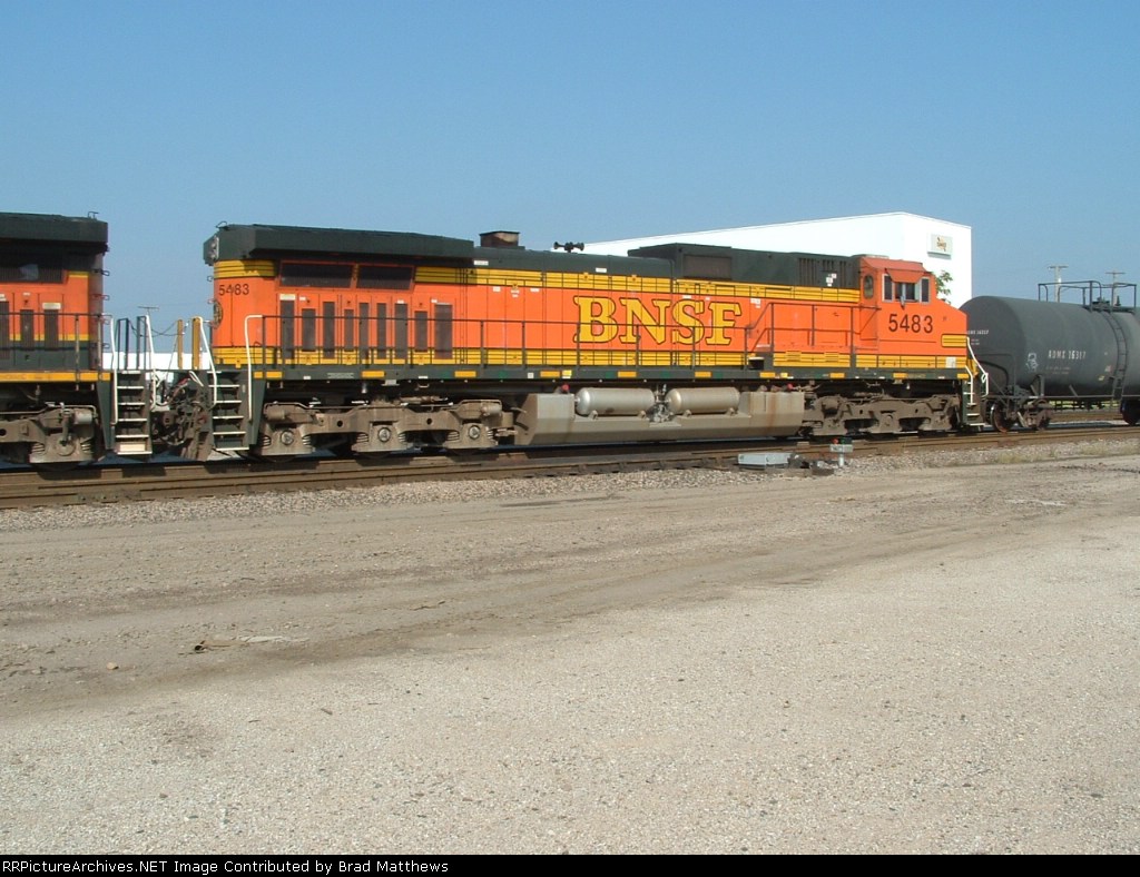 BNSF 5483 enters Cherokee Yard